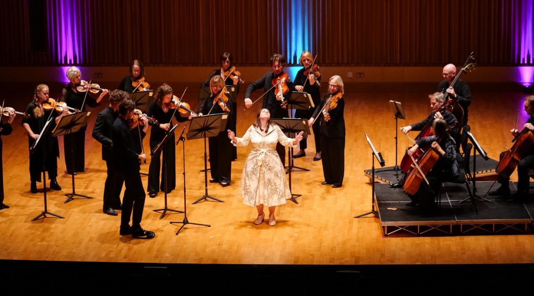 Elizabeth Watts | Soprano | "One of the most beautiful voices Britain ...